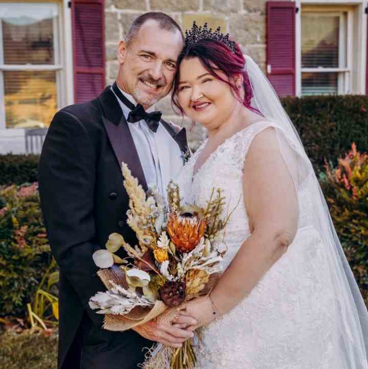1000-Lb Sisters Star Amy Slaton Marries Brian Lovvorn in Halloween ...