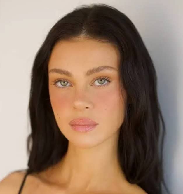 Nicola Peltz’s Emotional Tribute to Her Mother Amid Ongoing Beckham ...